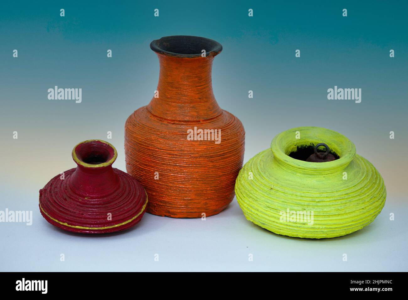 Different sizes of pots hi-res stock photography and images - Alamy