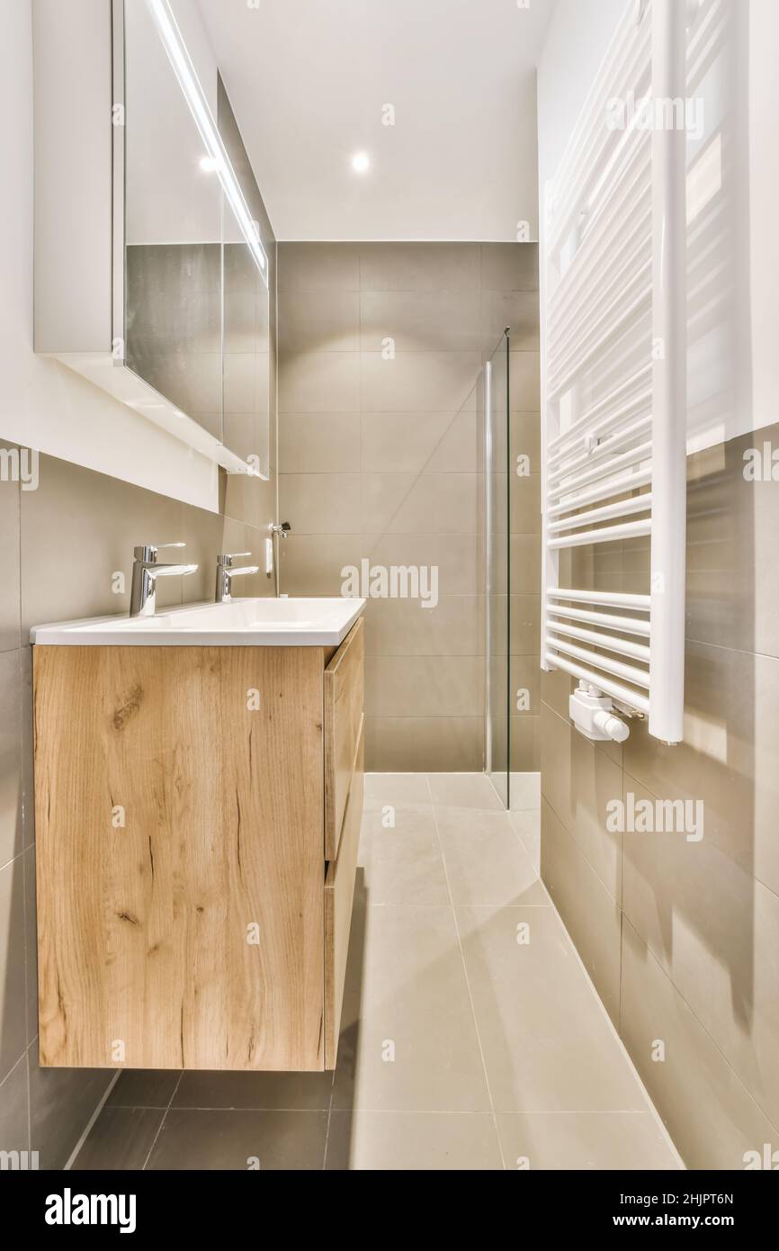 Large radiator hi-res stock photography and images - Alamy