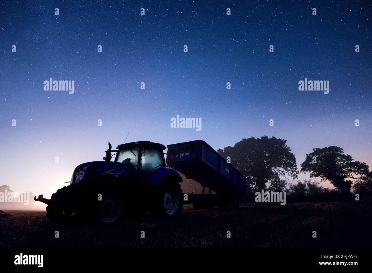 Tractor night uk hi-res stock photography and images - Alamy