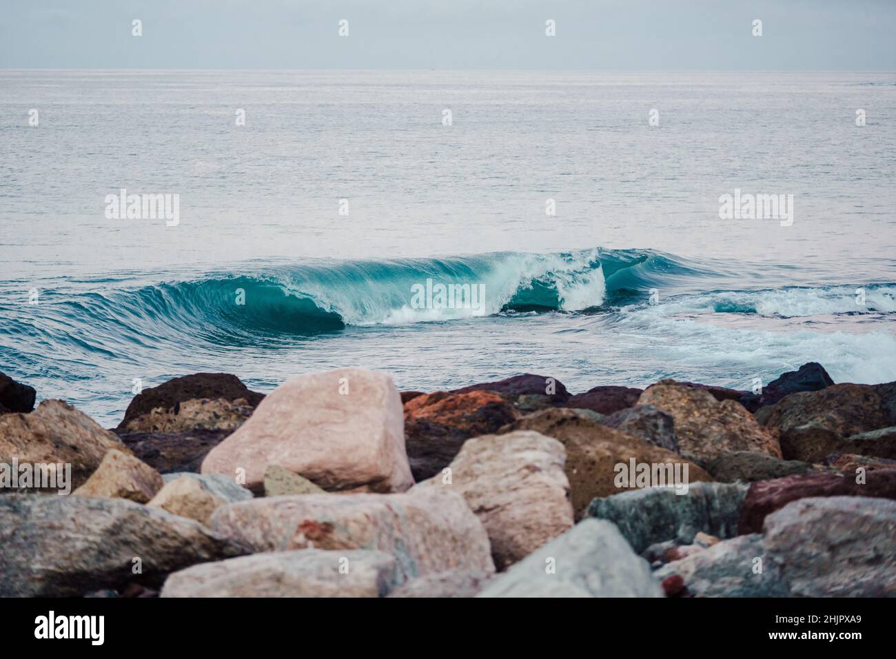 Slam on the rocks hi-res stock photography and images - Alamy