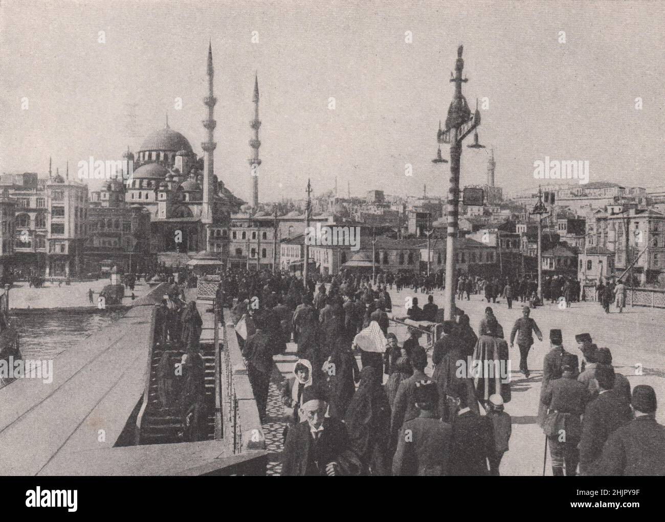 Mosque of Yeni Valideh at the end of the Pont neuf. Turkey ...