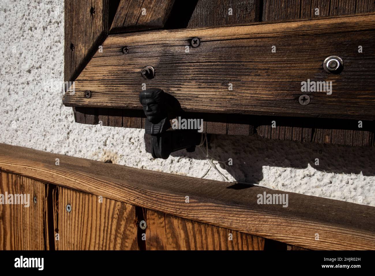 man-shaped shutter stop with stop stop, wooden detail at the dondena ...