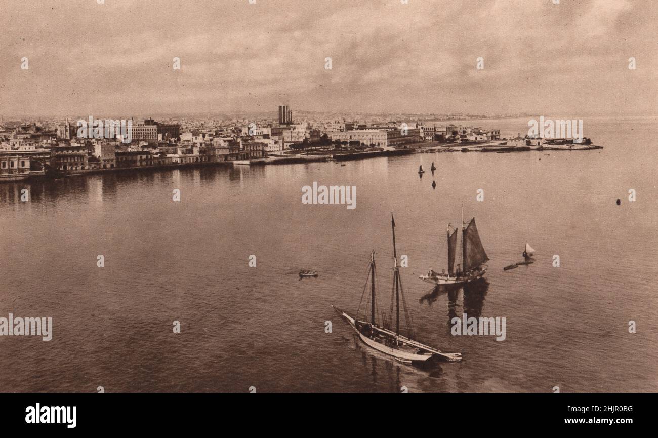 From Cabañas fort, adjacent to the Morro on the harbour entrance ...