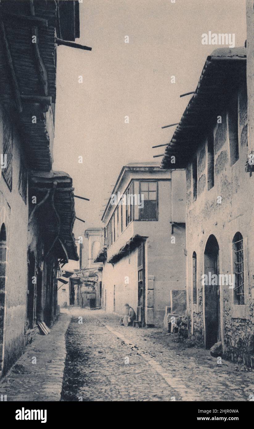 Damascus straight street hi-res stock photography and images - Alamy