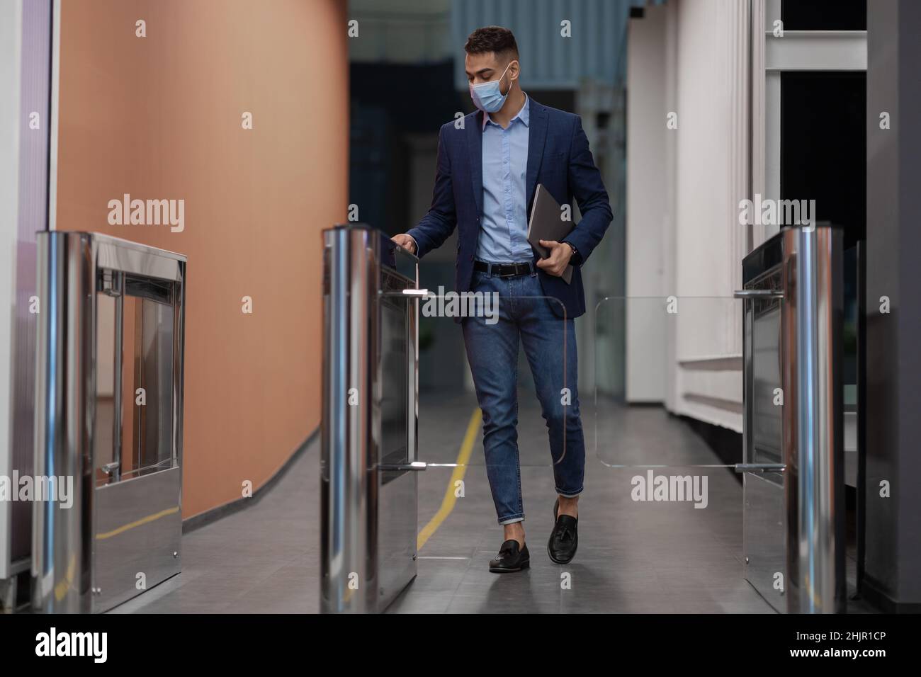 Office entrance gate hi-res stock photography and images - Alamy