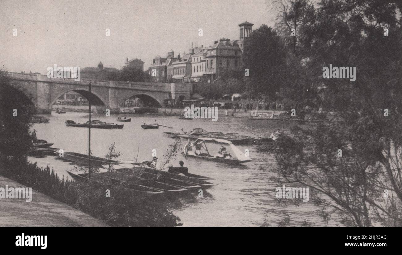 Pleasure craft on a fair reach of the Thames, England's greatest ...