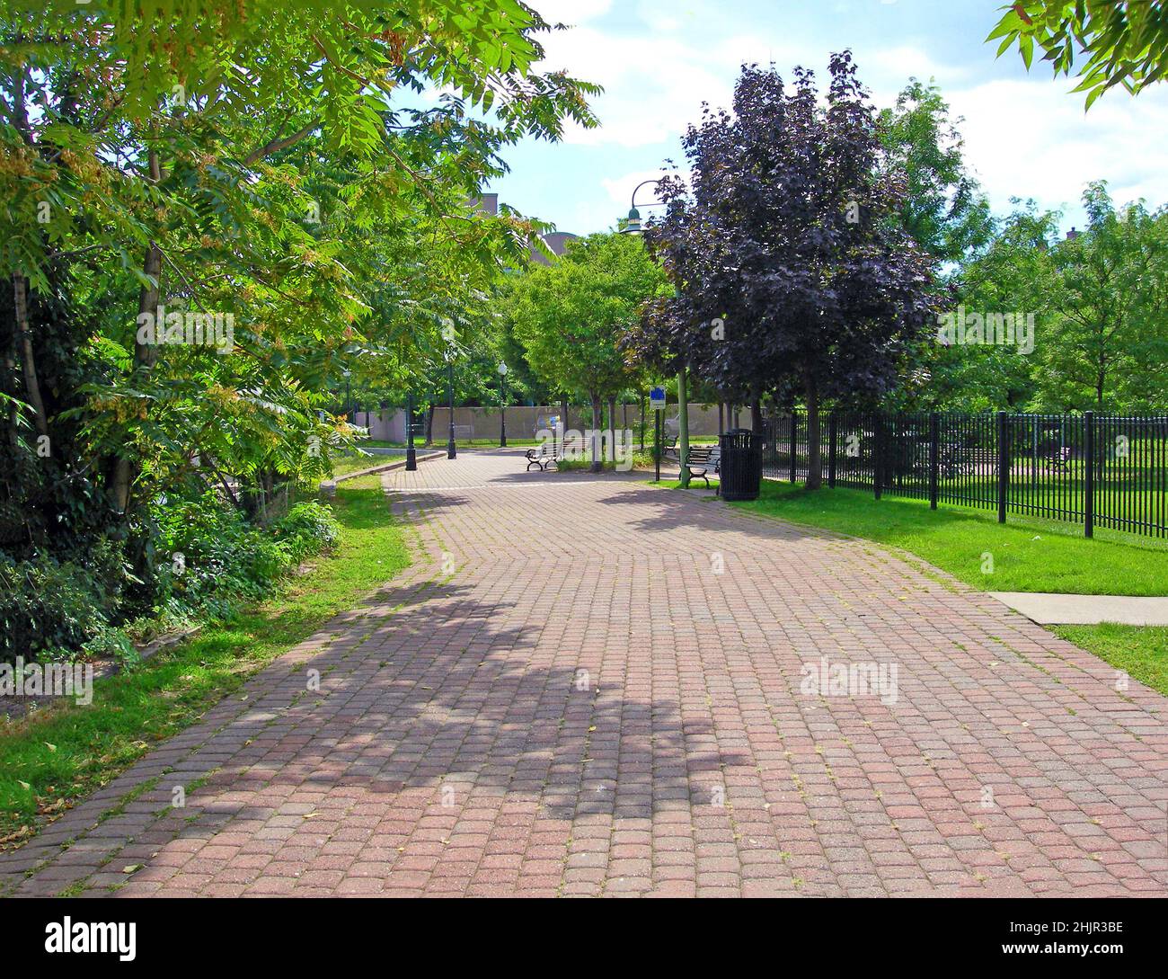 River walk path in Edgewater,New Jersey,on the Hudson River,USA. With a ...