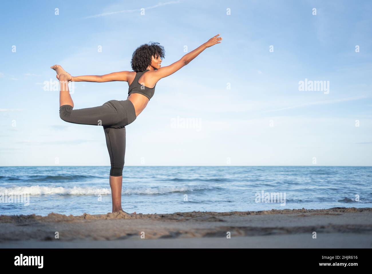 Woman posture african american hi-res stock photography and images - Alamy