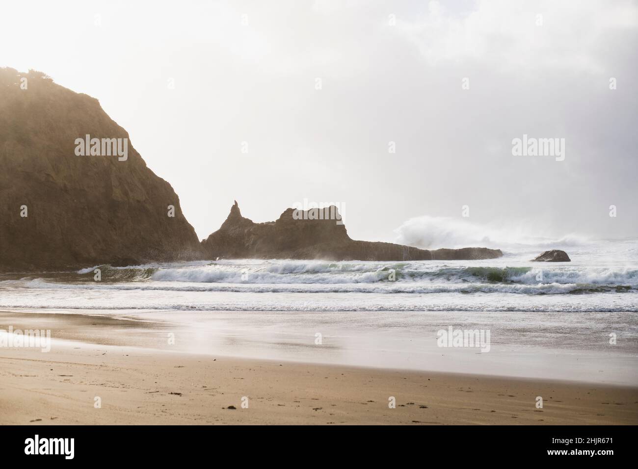 Tumultuous ocean waves in coastal Oregon during severe weather Stock ...