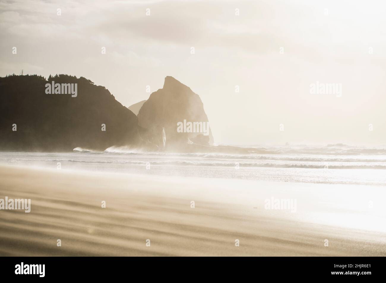 Ocean waves in coastal Oregon during severe weather Stock Photo - Alamy
