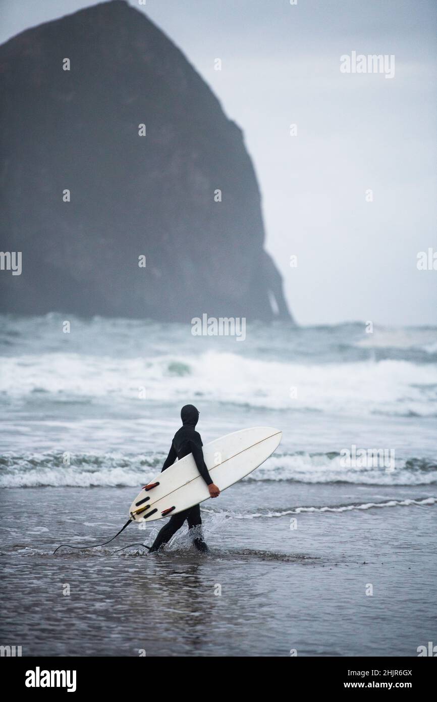 Young asian chinese female surfer hi-res stock photography and images ...