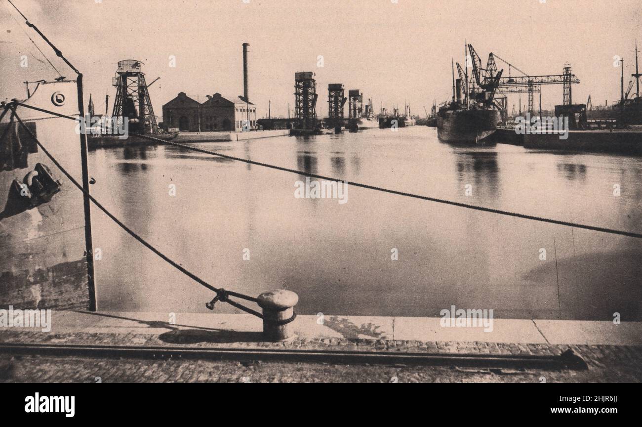 Ships in dock ships in dock hi-res stock photography and images - Alamy