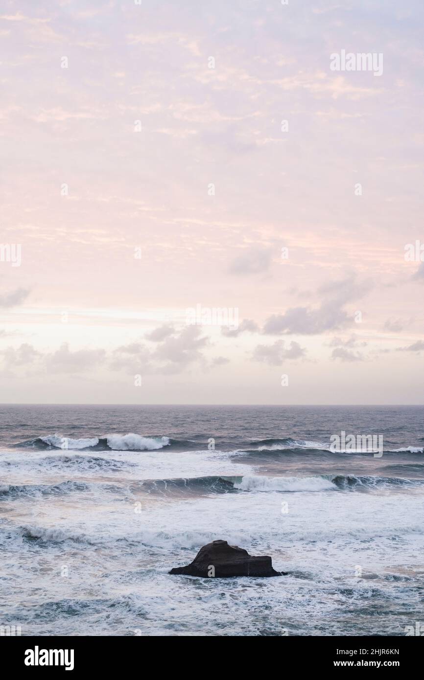 Stormy sunset cape kiwanda hi-res stock photography and images - Alamy