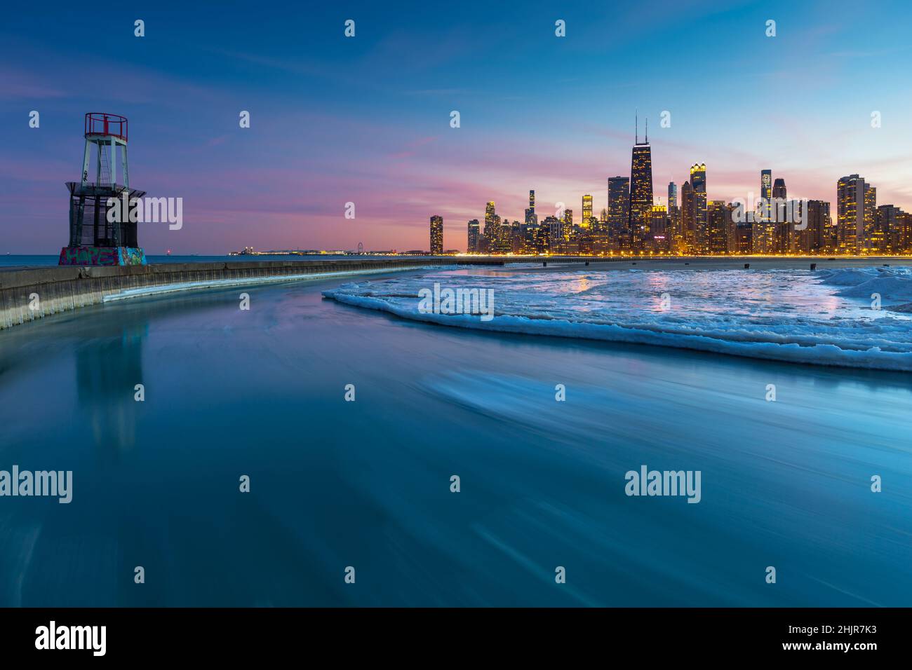 View of the Chicago downtown over lake Michigan Stock Photo - Alamy