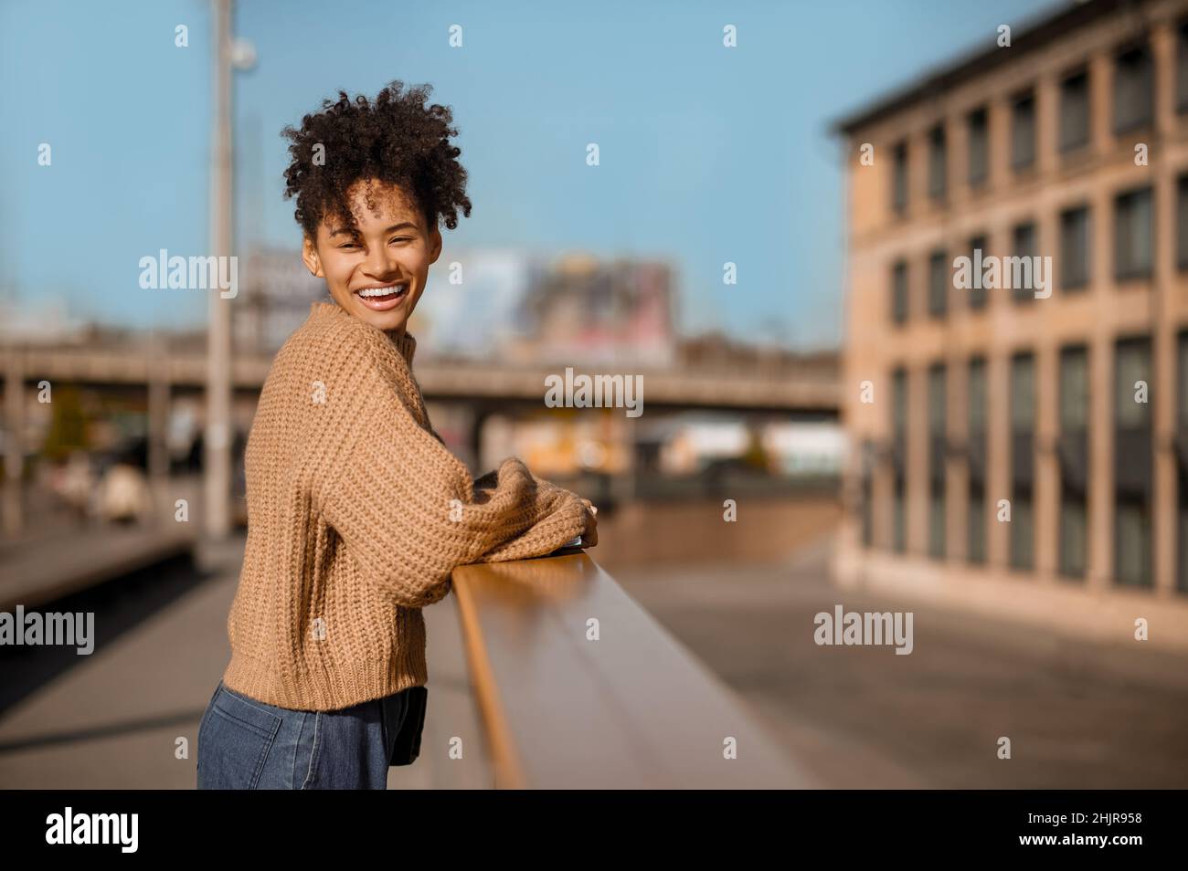 Head turning style hi-res stock photography and images - Alamy