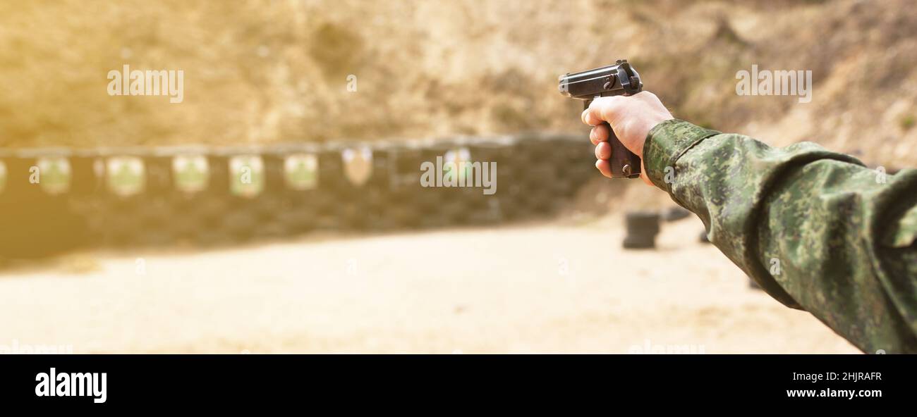 Mans hand holding revolver hi-res stock photography and images - Alamy