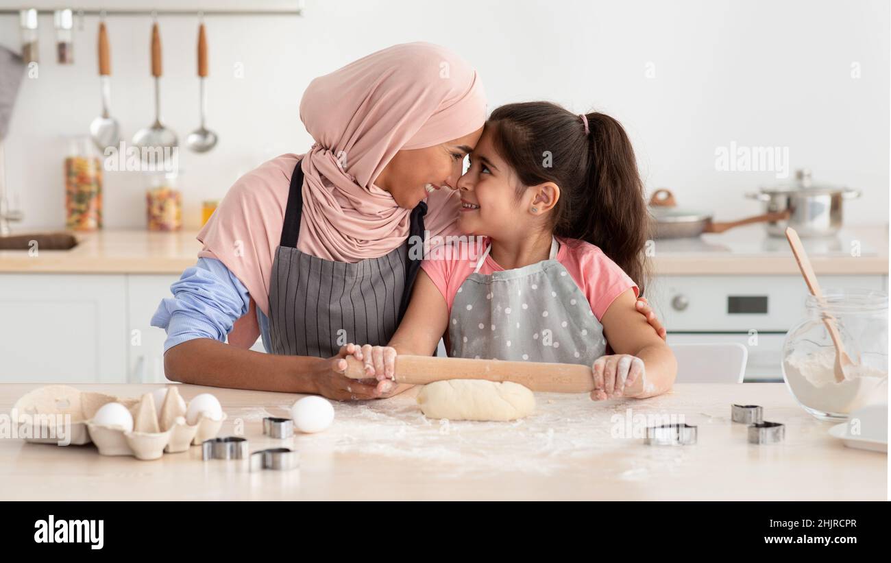 Arabic cooking together hi-res stock photography and images - Alamy