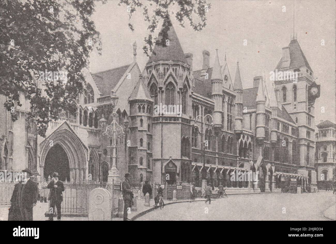 Gothic pile of the Royal courts of justice in the strand. London (1923 ...