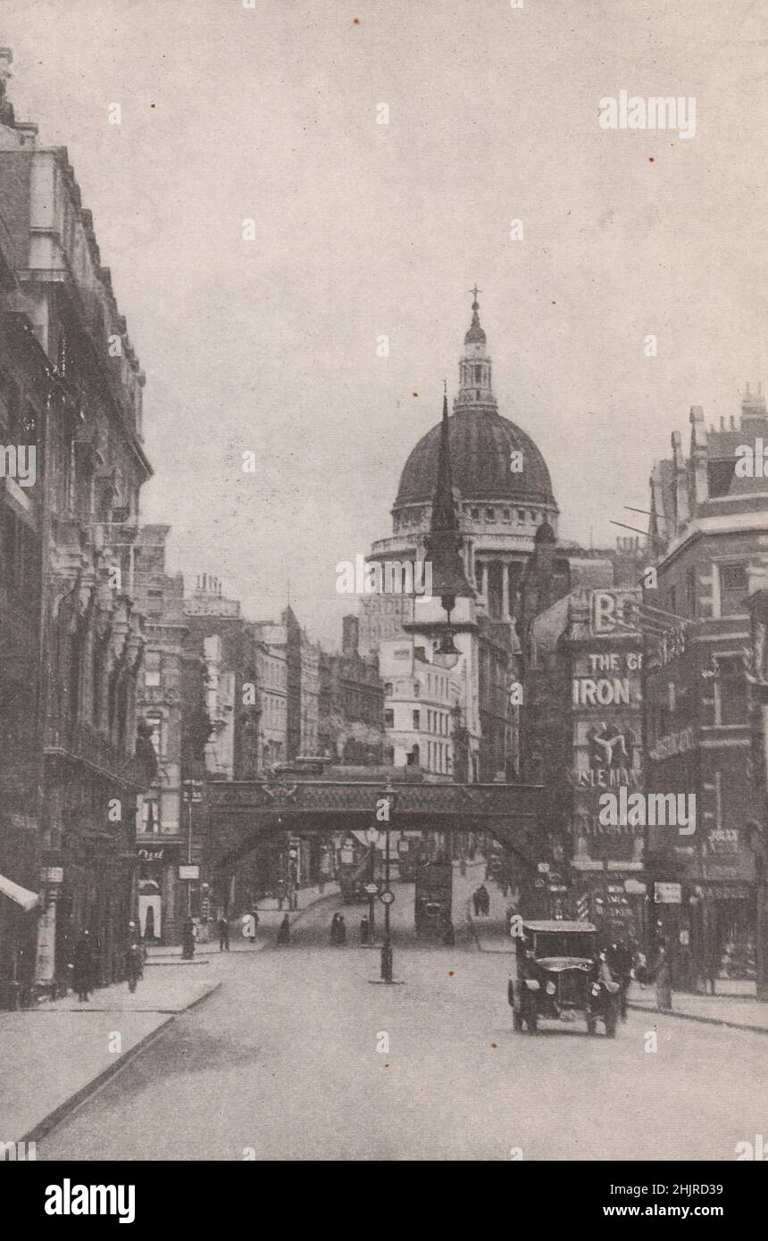 Paul's from Fleet Street in the quiet of Sunday. London (1923 Stock ...