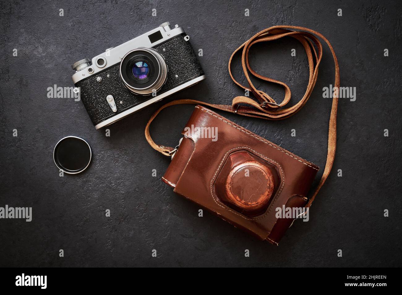 Vintage leather camera case hi-res stock photography and images - Alamy