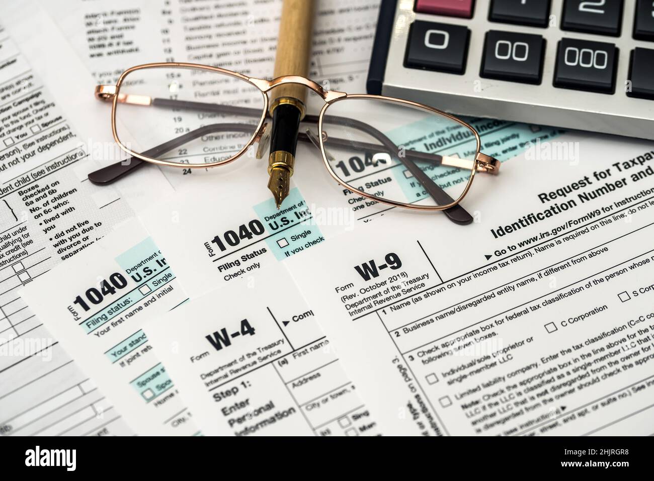 Tax form w4 hi-res stock photography and images - Alamy