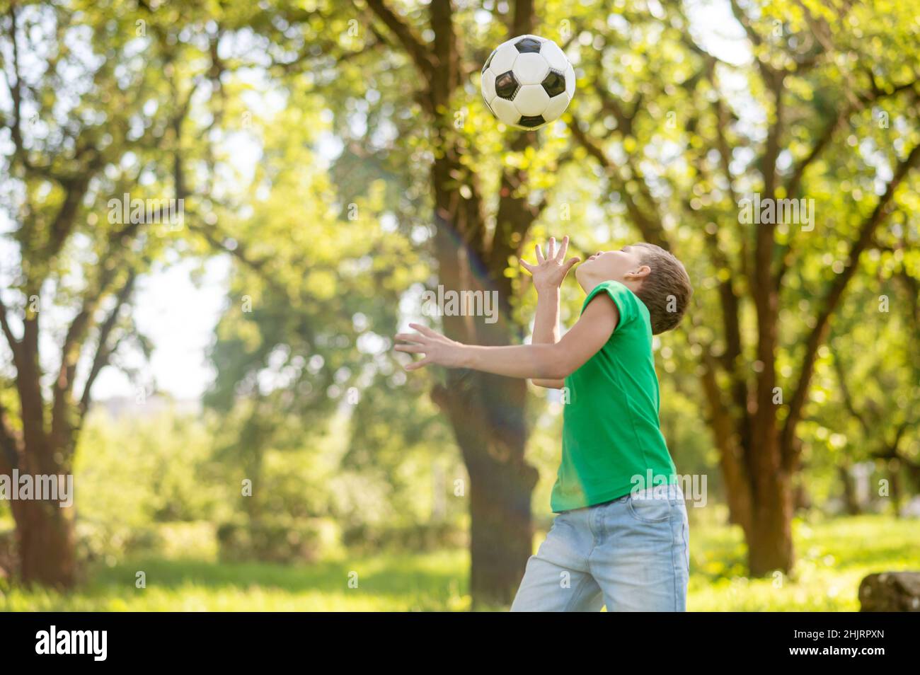 Tossing the ball hi-res stock photography and images - Alamy