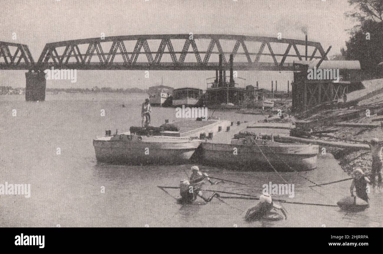 Railway bridge spanning the mighty Indus at Kotri. Pakistan (1923 Stock ...