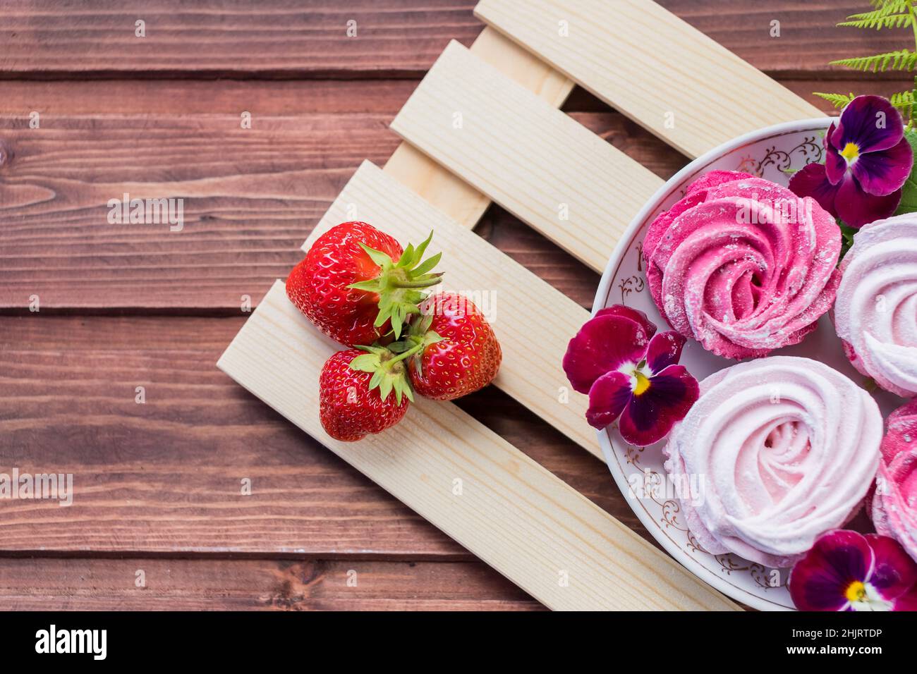 Toasted pink marshmallow hi-res stock photography and images - Alamy