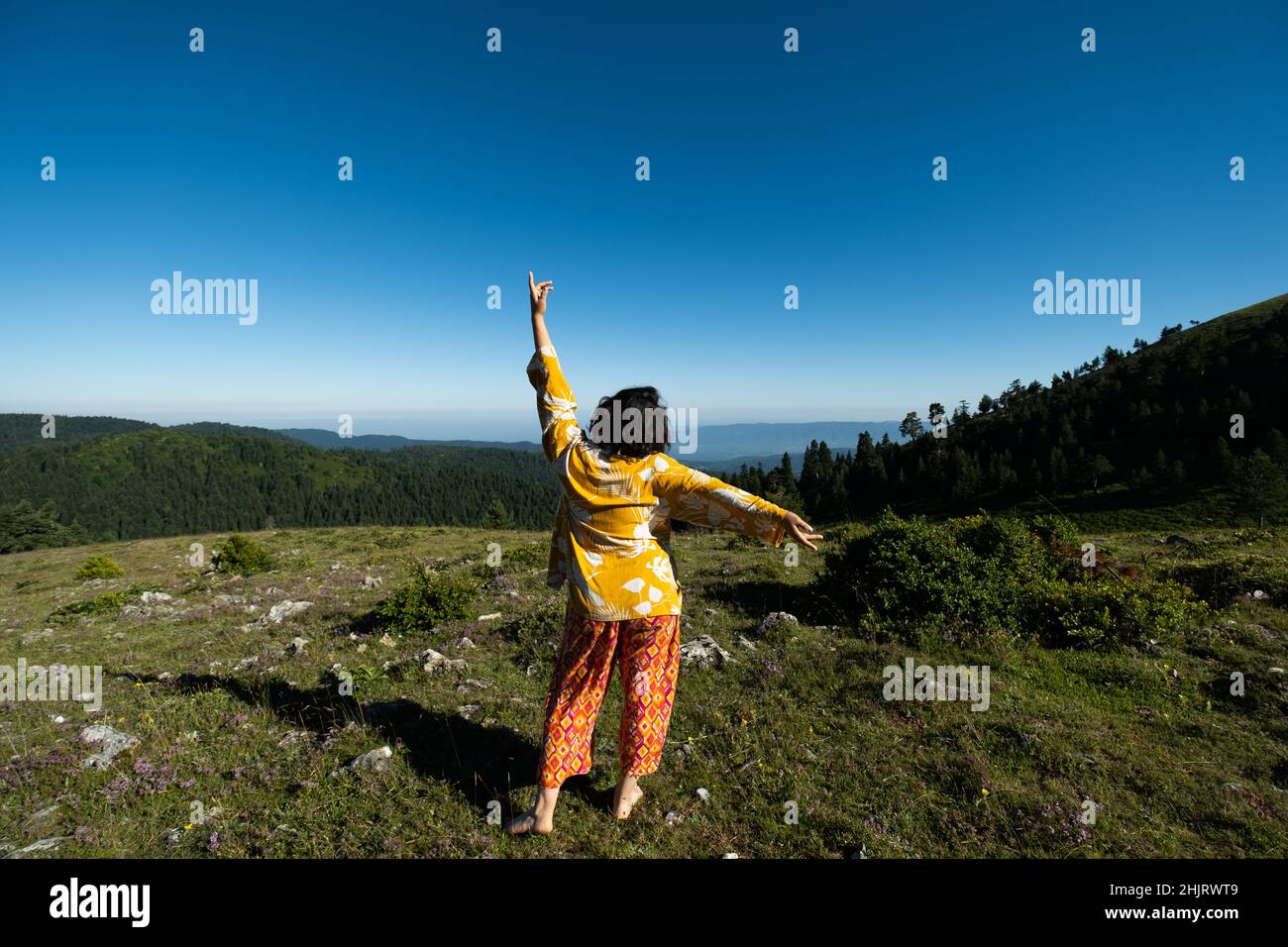 Woman top hill arms raised hi-res stock photography and images - Alamy