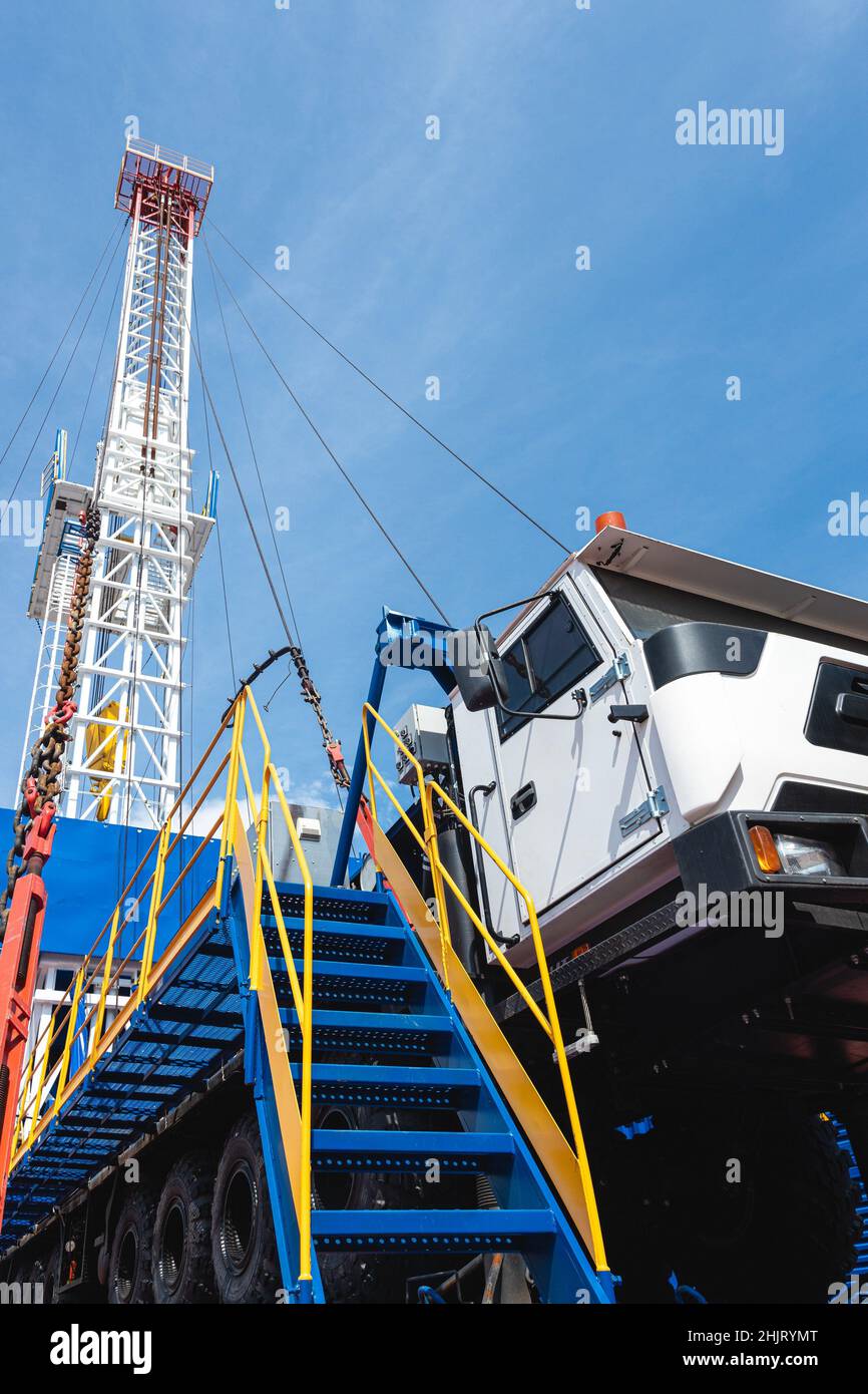 Mobile drilling rig close-up. Drilling and servicing oil and gas wells ...