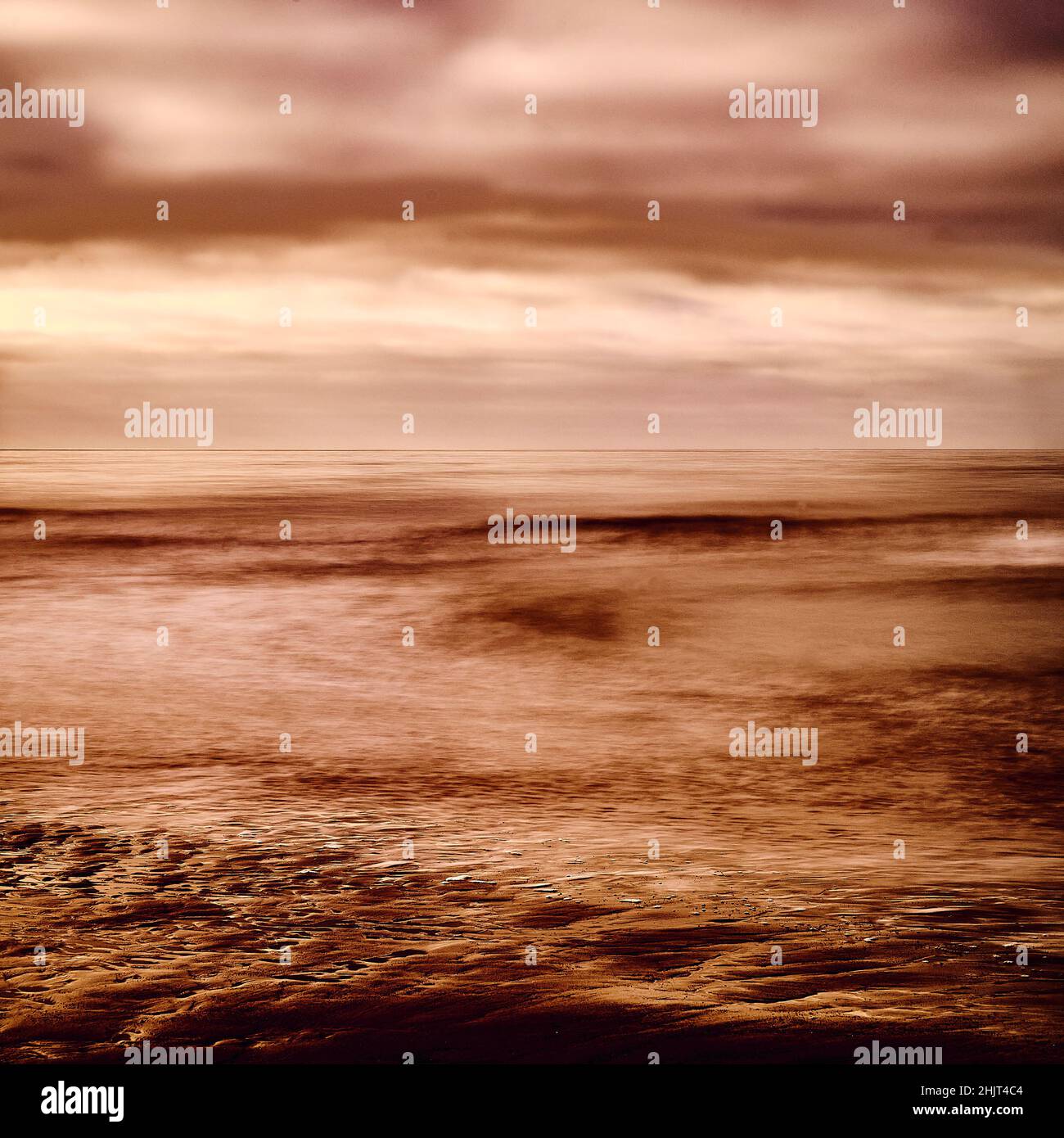 Tide coming in onto hi-res stock photography and images - Alamy