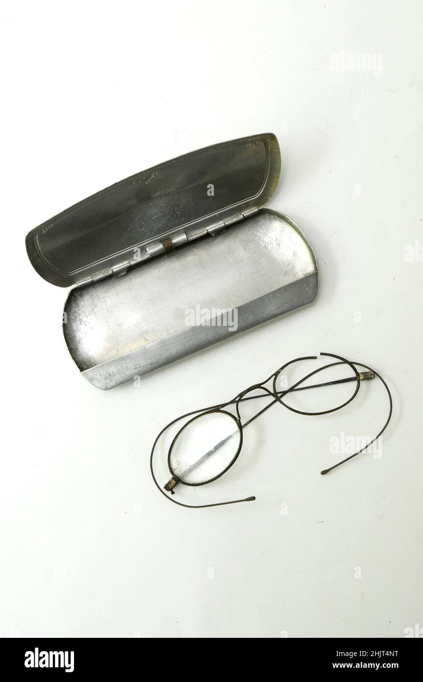 vintage object.old glasses Stock Photo - Alamy