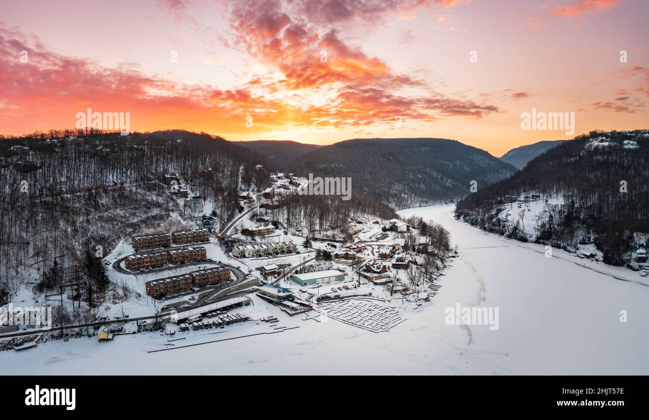 Sunrise view waterfront west hi-res stock photography and images - Alamy