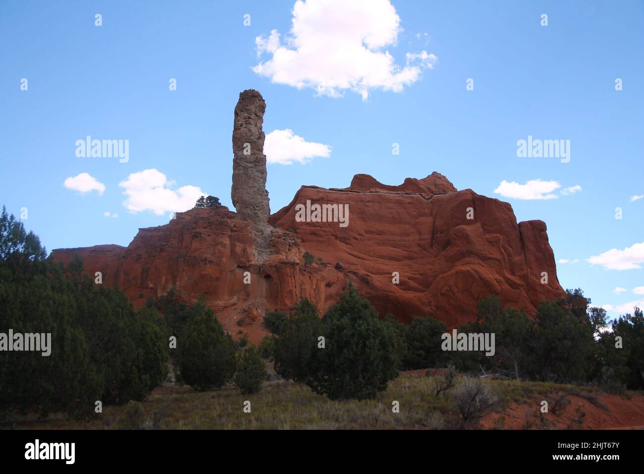The white hoodoo surrounded by the red rocks of the Kodachrome Basin ...