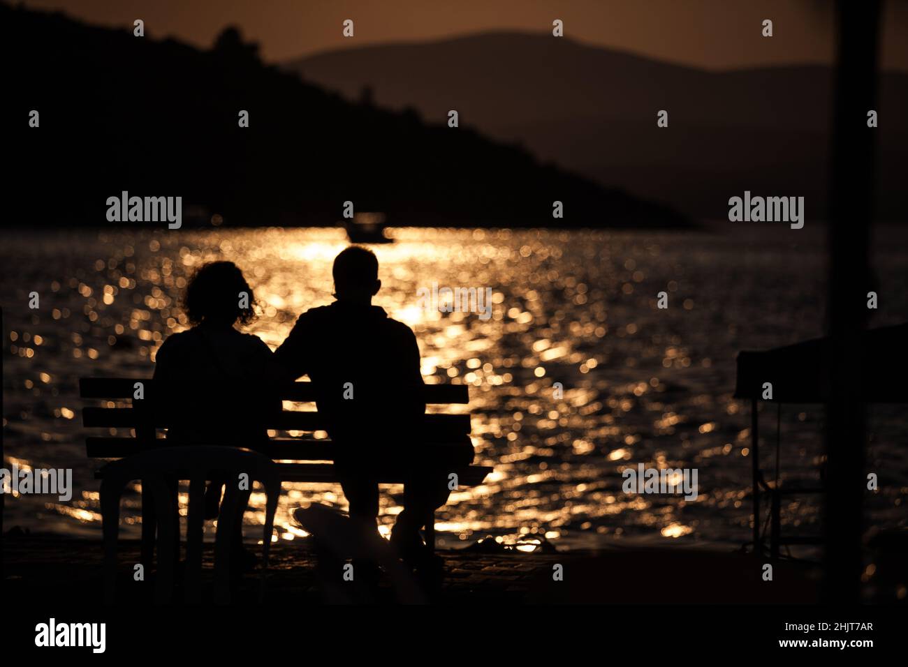 Lovers at beach at night hi-res stock photography and images - Alamy