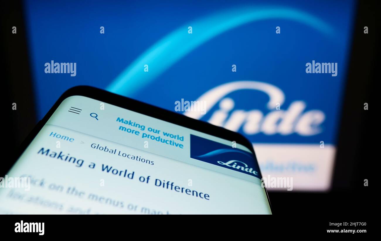 Mobile phone with webpage of chemical company Linde plc on screen in ...