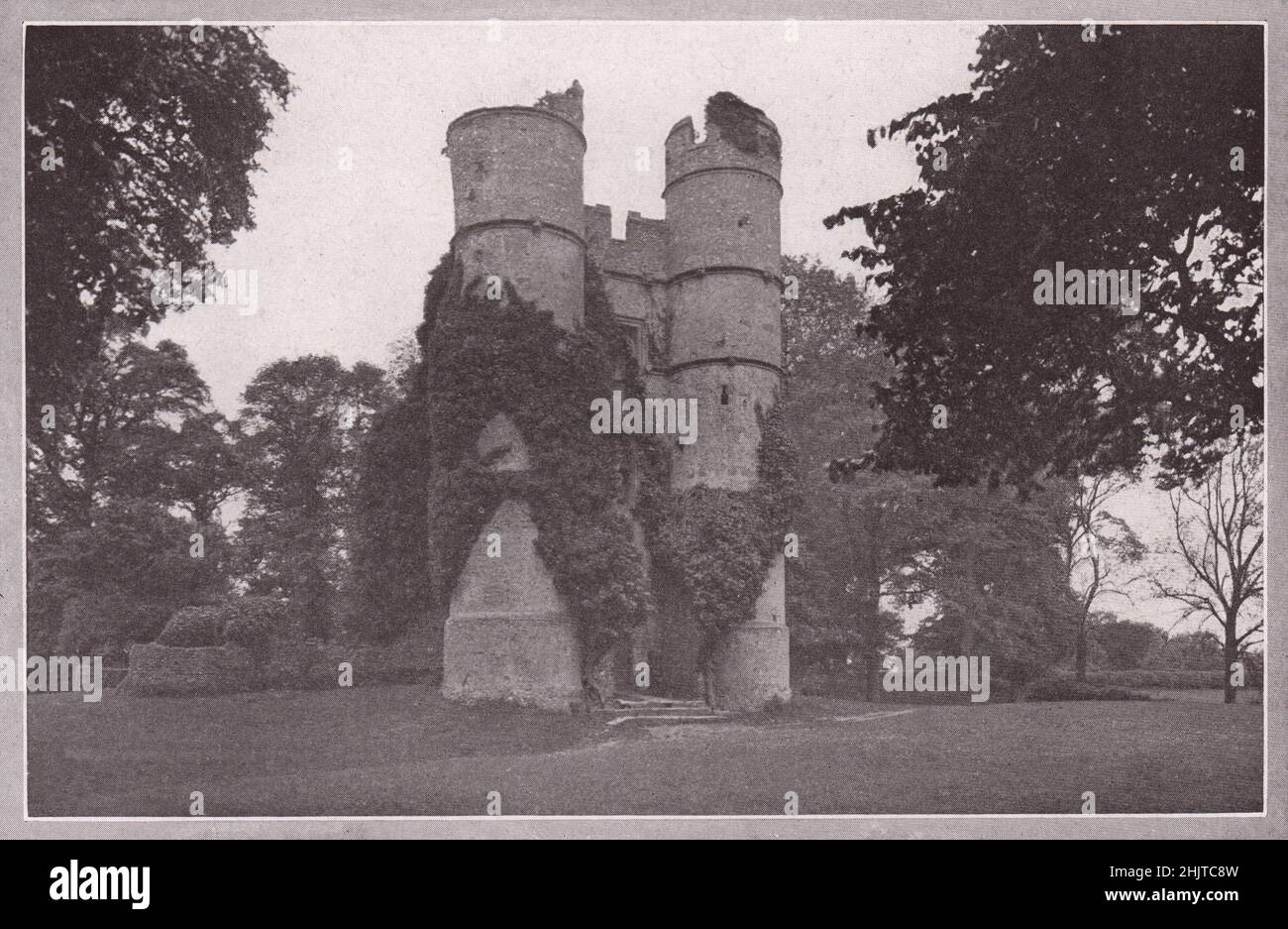 Donnington Castle, Newbury. Berkshire (1913 Stock Photo - Alamy