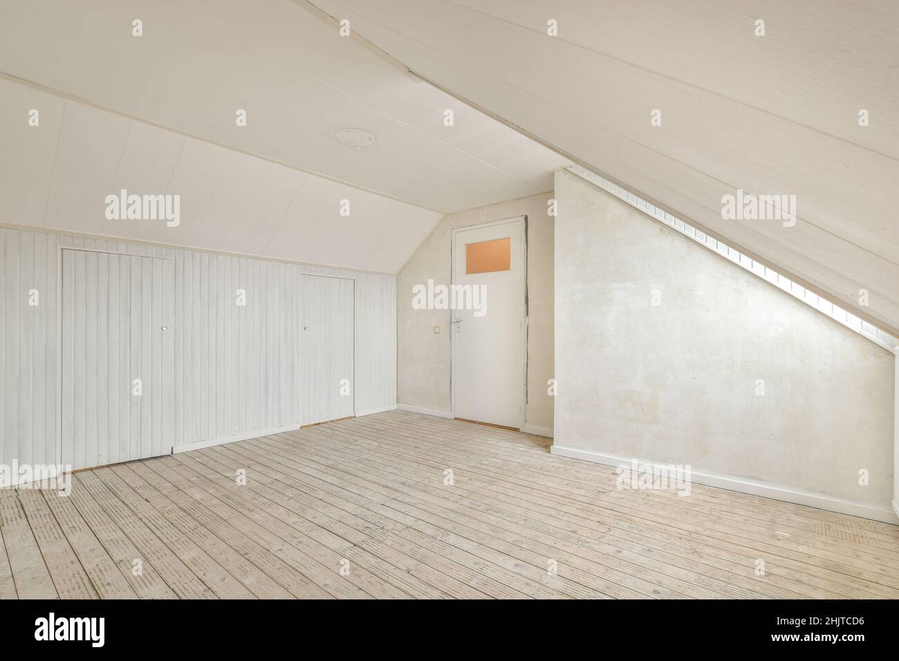 Empty room during renovation in modern house Stock Photo - Alamy