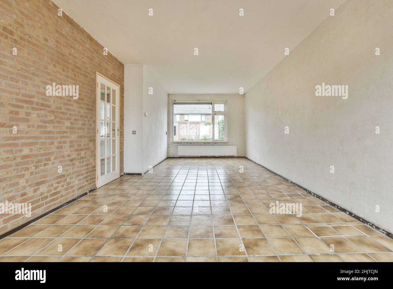 Empty room during renovation in modern house Stock Photo - Alamy