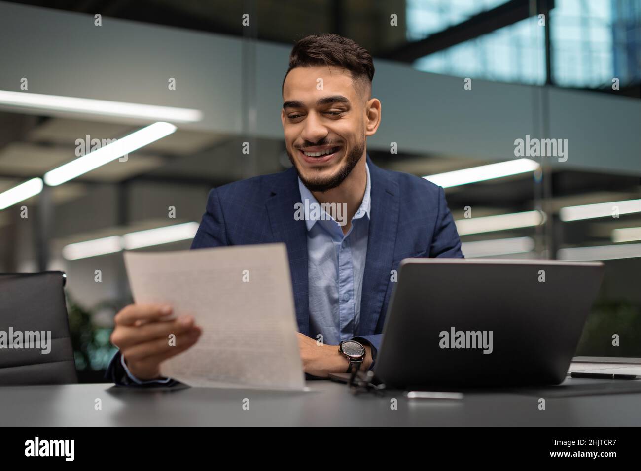 Marketing middle hi-res stock photography and images - Alamy