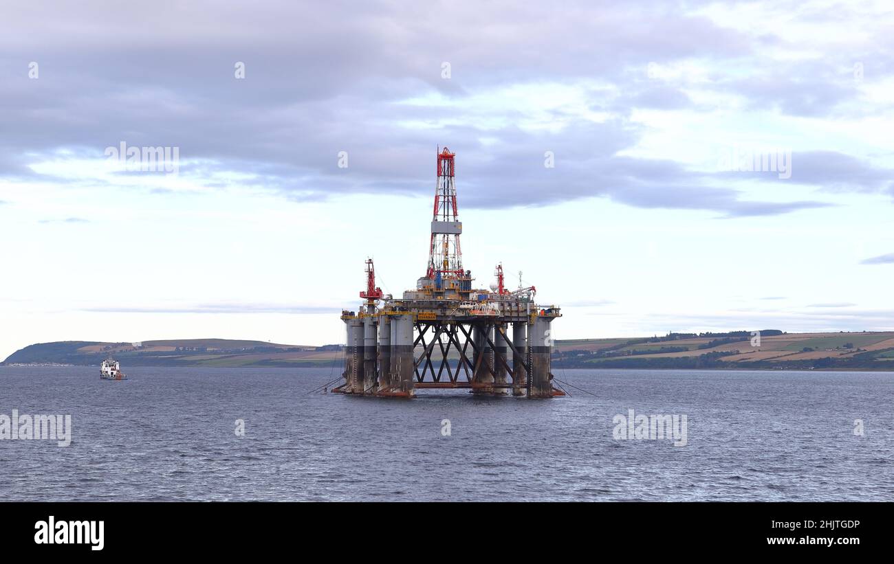 Oil rig invergordon hi-res stock photography and images - Alamy