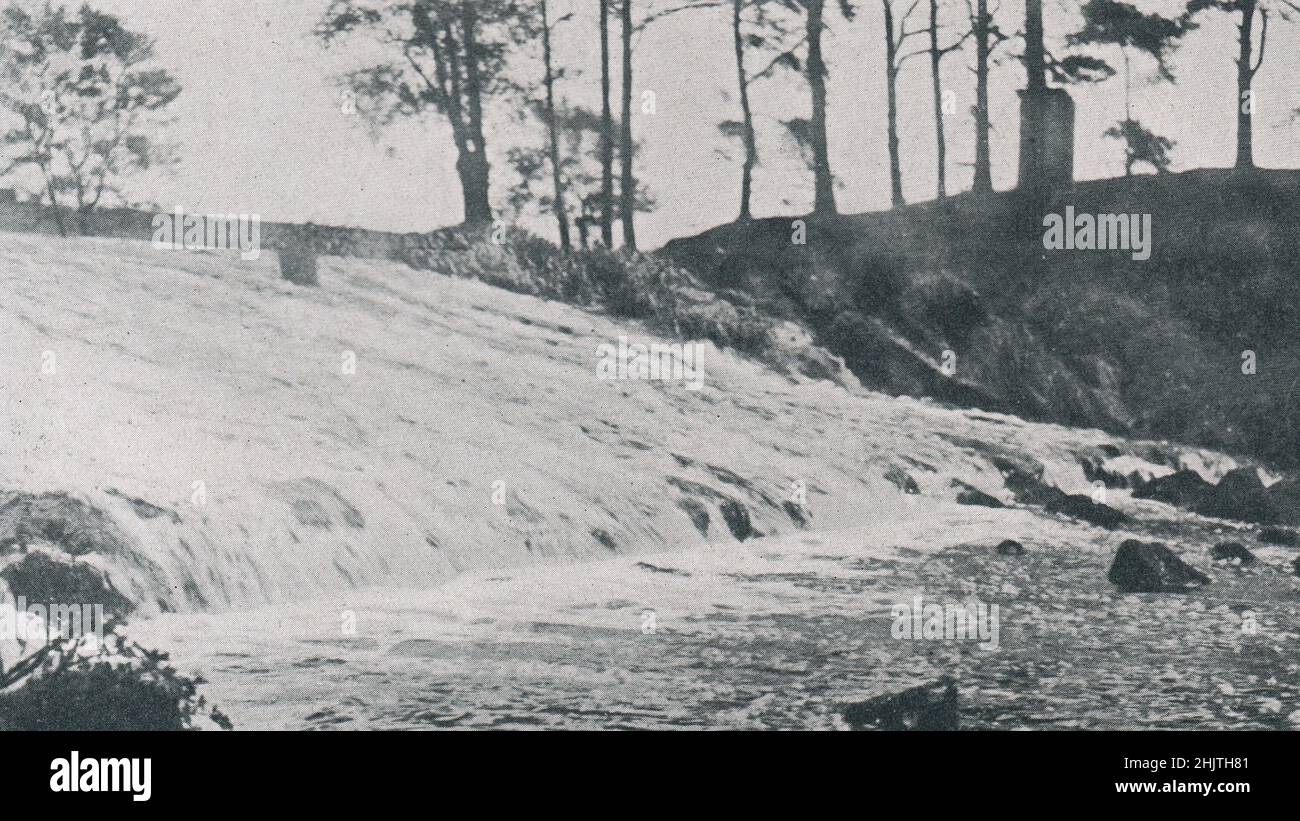 Lagan Weir and Giants' Grave, Dromore. County Down (1913 Stock Photo ...