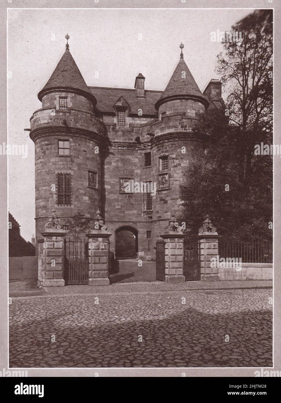 The Gateway, Falkland Palace . Fifeshire (1913 Stock Photo - Alamy