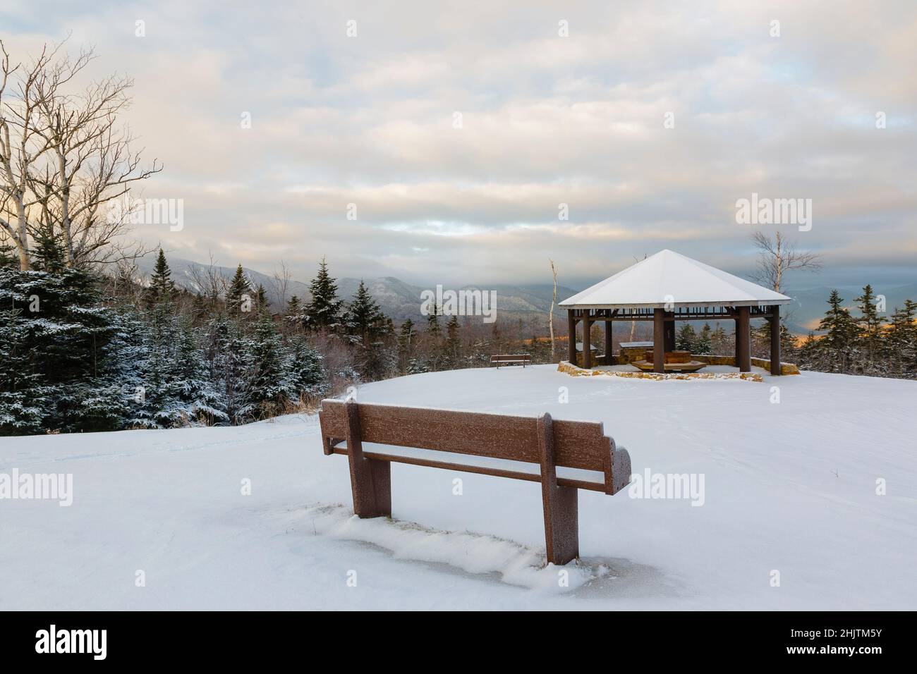 Mountain scene from the Pemigewasset Scenic Overlook along the ...
