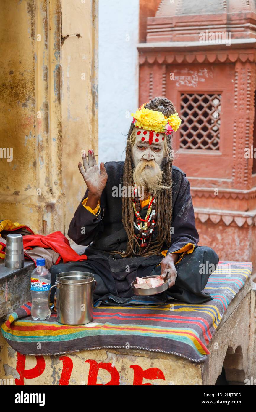 Sadhu india portrait hindu hinduism hi-res stock photography and images ...