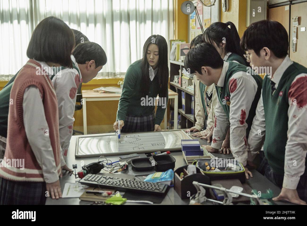 ALL OF US ARE DEAD, (aka JIGEUM URI HAKGYONEUN), CHO Yi-Hyun (center), (Season 1, aired Jan. 28 ...