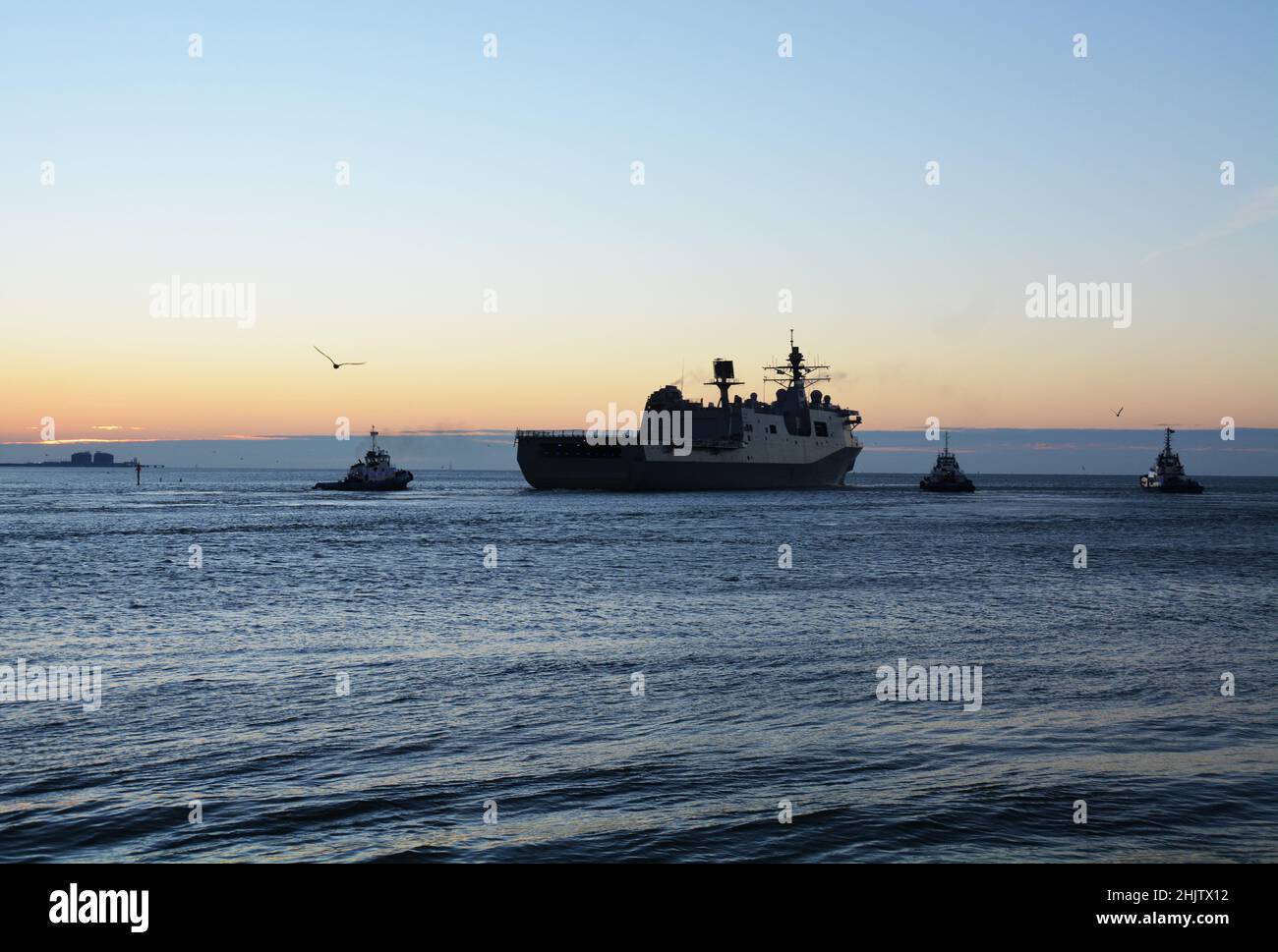 PASCAGOULA, Miss. - The future USS Fort Lauderdale (LPD 28) departed ...