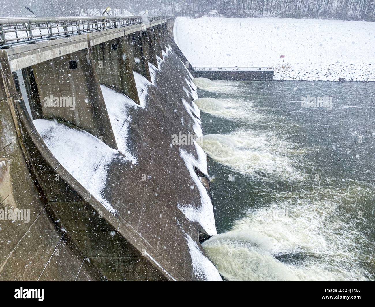Snowpack forms around Shenango River Lake operated by the U.S. Army ...