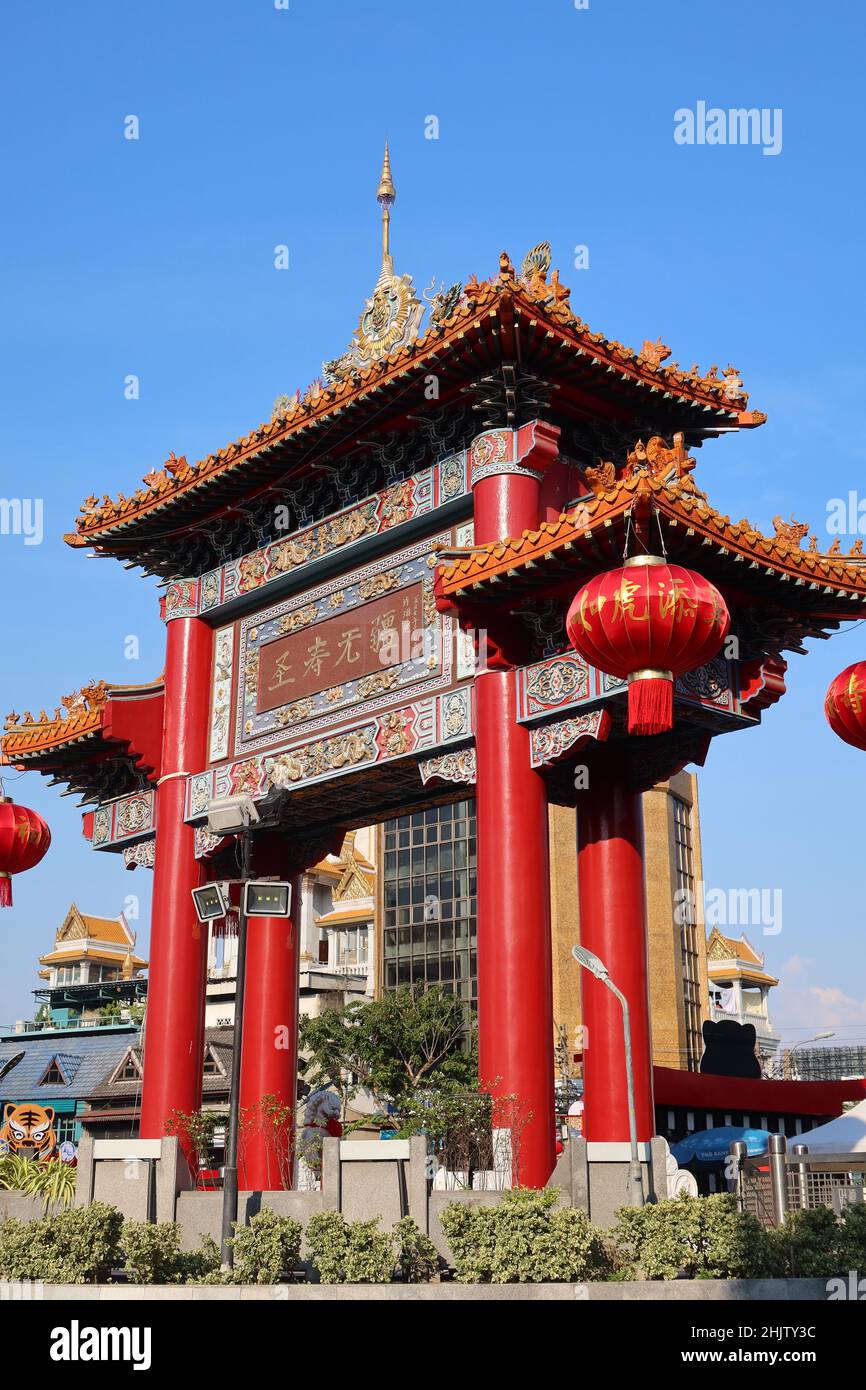 Thailand bangkok chinatown chinatown gate hi-res stock photography and ...