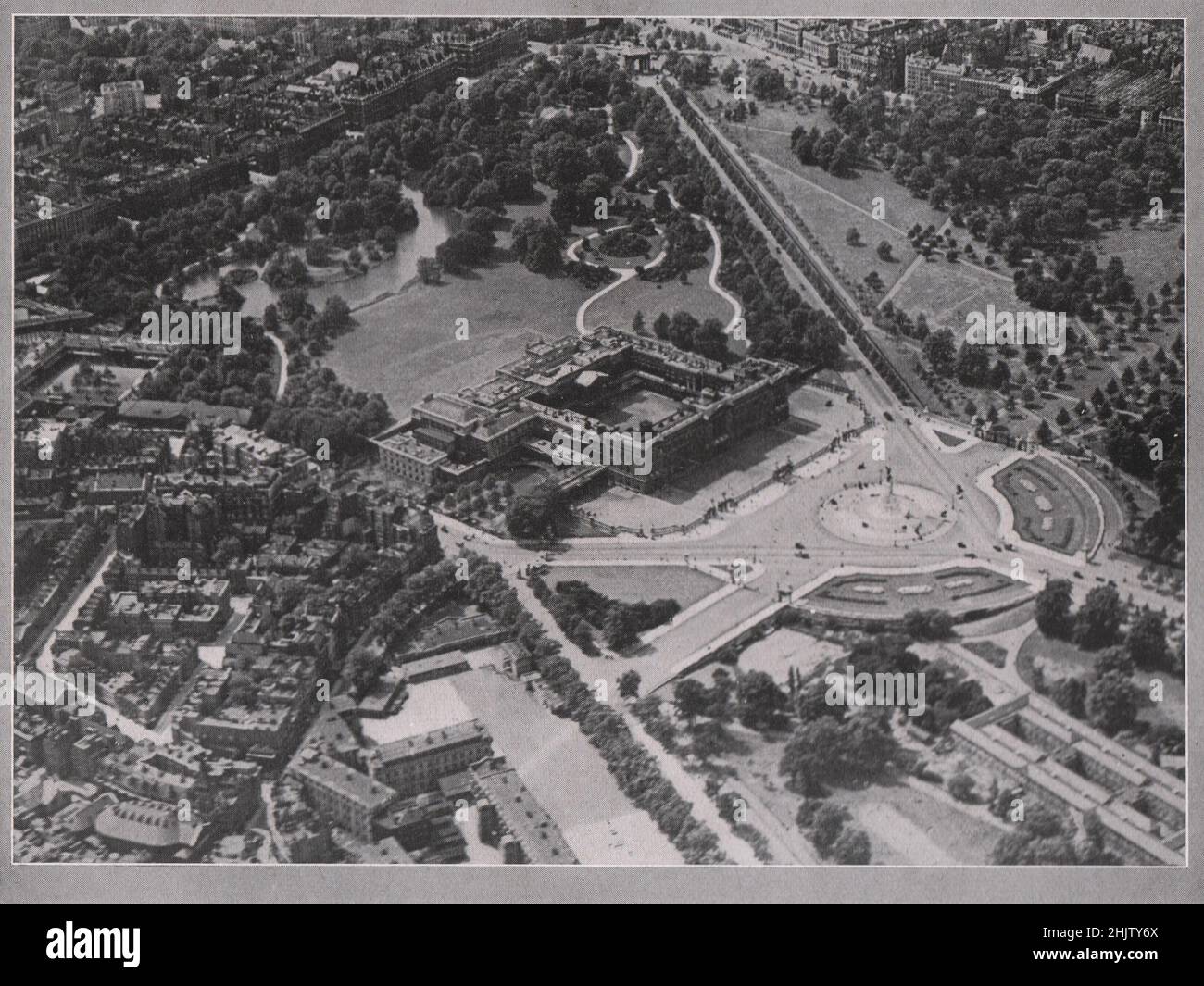 Buckingham Palace and Gardens. London (1913 Stock Photo - Alamy